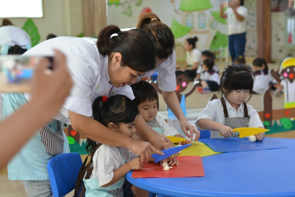 Apa Bedanya Playgroup, Pre-school, Kindergarten? - Apple Tree