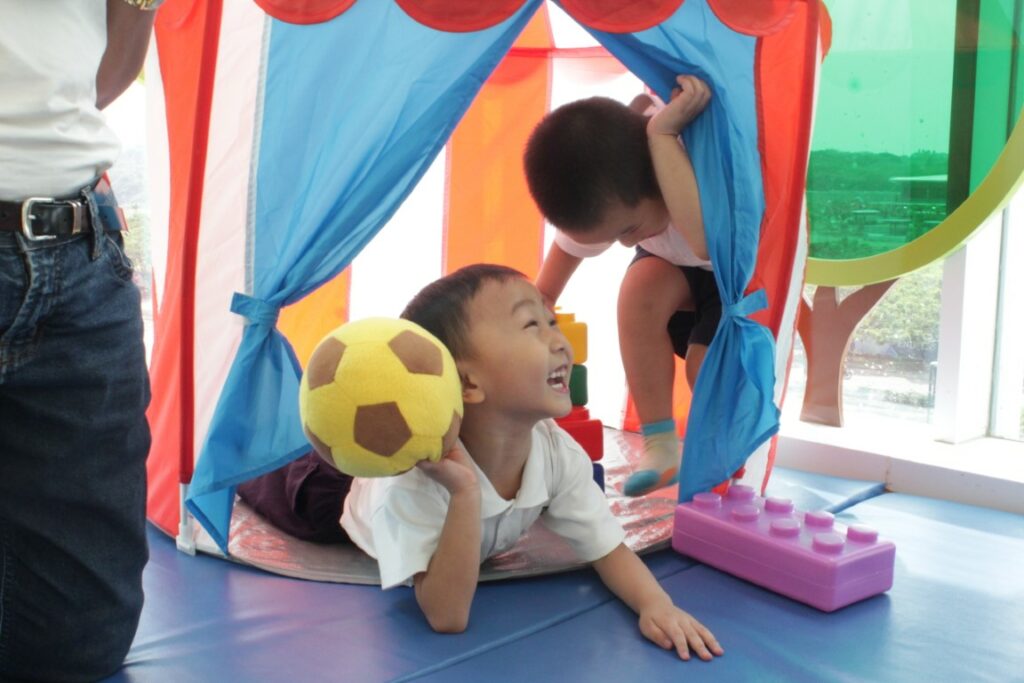 Apa Bedanya Playgroup, Pre-school, Kindergarten? - Apple Tree